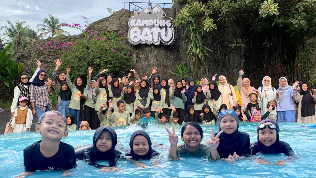 REVINA LIBURAN BARENG KEKAMPUNG BATU - YouTube