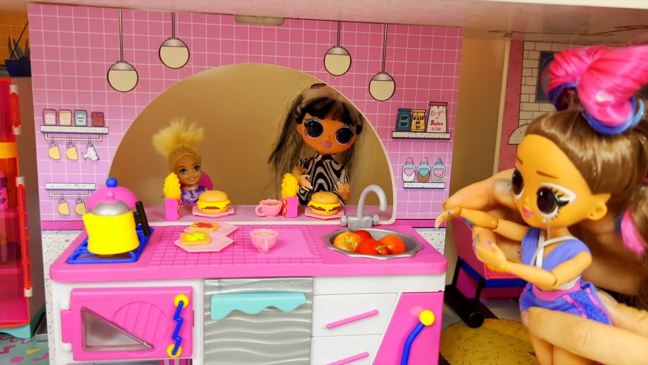 Playing with LOL Dolls, Daniela and Mom pretend play with LOL Dolls ...