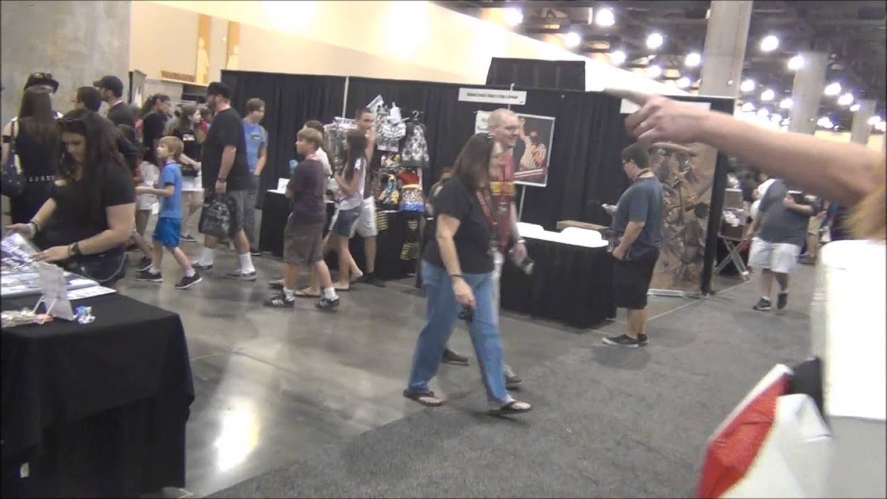 PHoenix Comic Con 2014 Thursday walk thru - YouTube