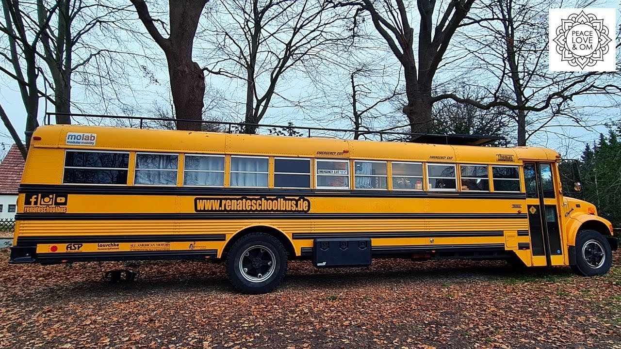 Schulbus mit 24 m² Wohnfläche - rollstuhlgerecht umgebaut - YouTube