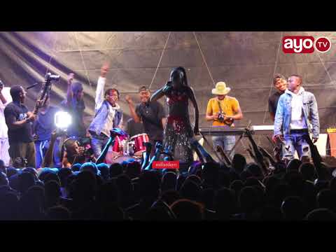 SHANGWE ALILOPEWA ROSA REE KWENYE STAGE NANDY FESTIVAL TANGA