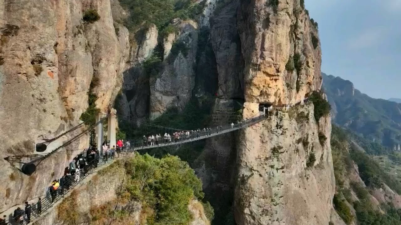 The breathtaking wall-mounted plank road - Yandang MountainSquareCave ...