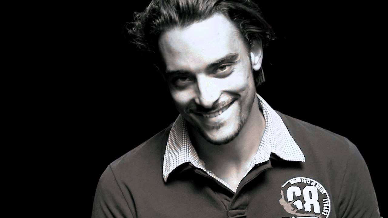 Braun Shaver Commercial with Pedro Perestrello - YouTube