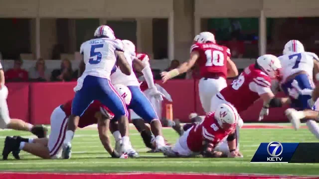 Huskers defeat LA Tech to extend Nebraska's winning streak - YouTube