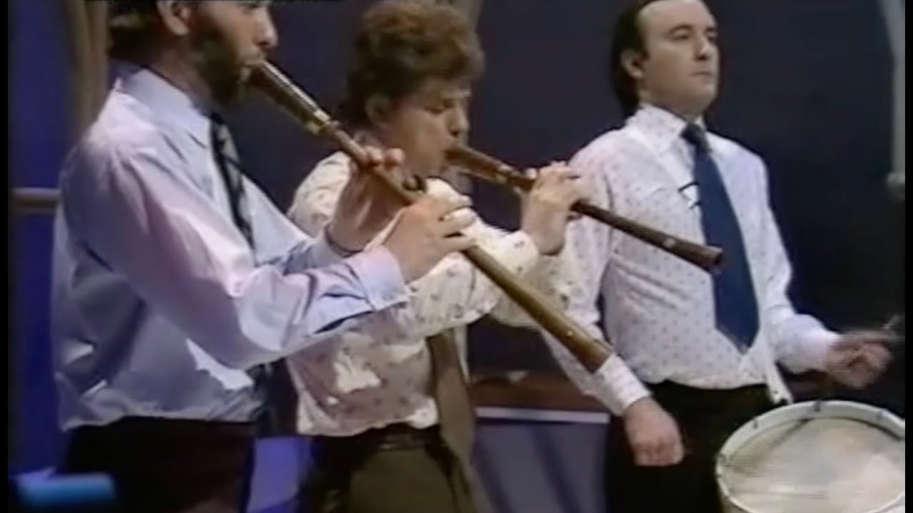 Rauschpfeifen David Munrow 'Ancestral Voices' - YouTube