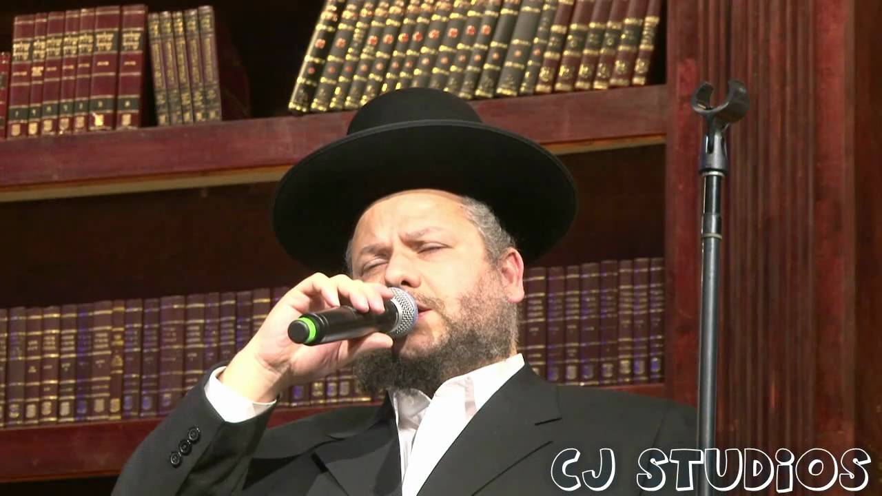 Chazzan Helfgott - Sheyibone At the Kinus Hashluchim Banquet - YouTube