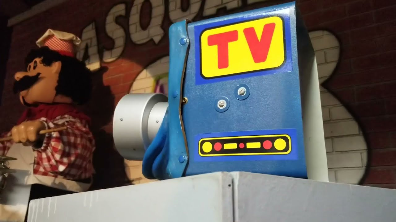 holiday medley but it's mostly pizzacam (chuck e cheese laurel md ...