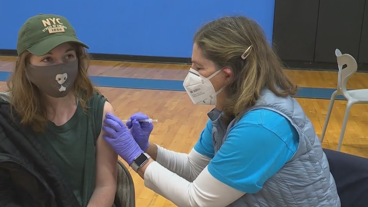 OHSU vaccine expert talks COVID booster targeting omicron - YouTube