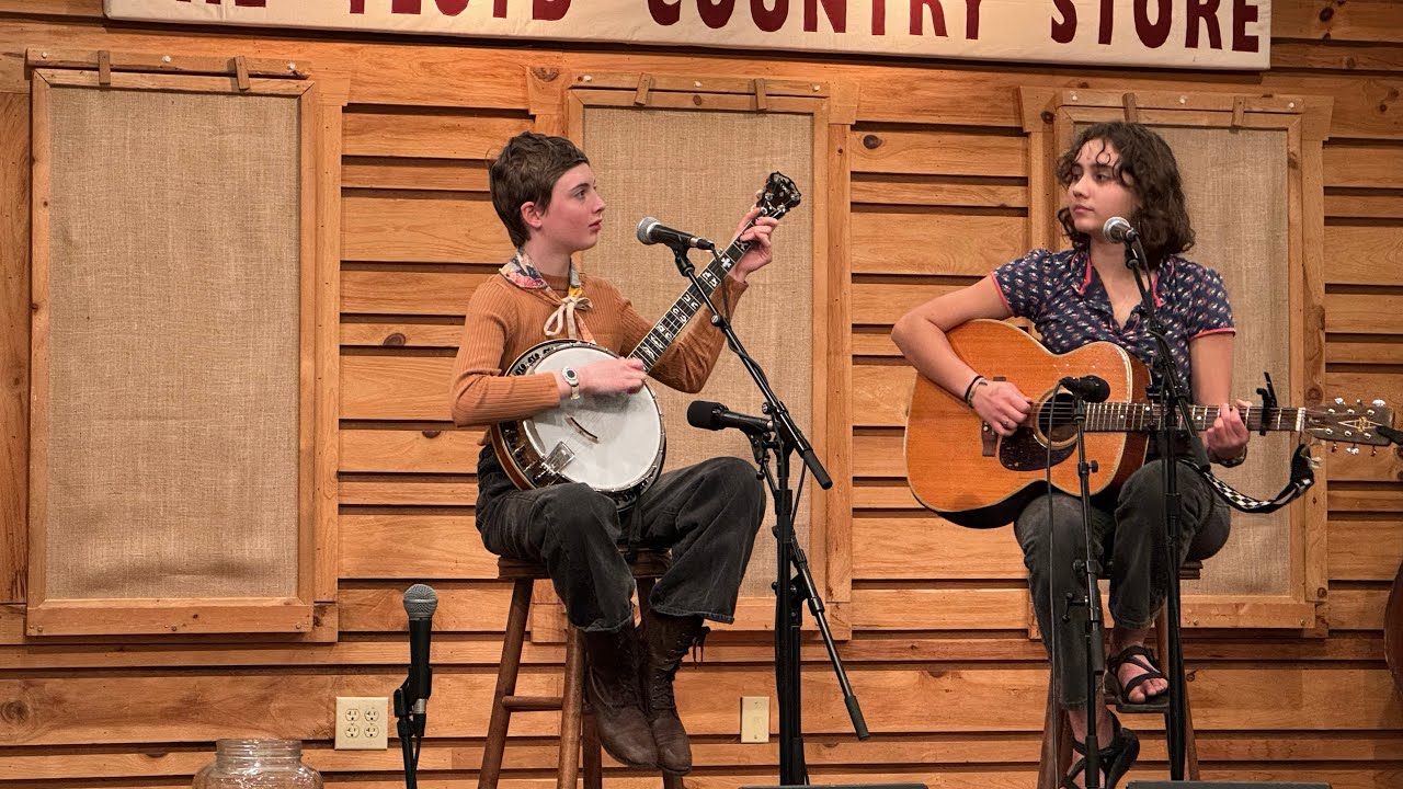 Ipi Hello & Margo MacSweeney | Merry Mountain Hoedown - YouTube