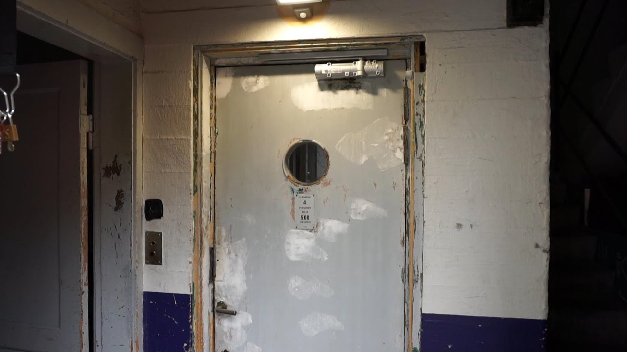 Grotty original 1955 Siemens traction elevator @ Travbanen (Racetrack ...