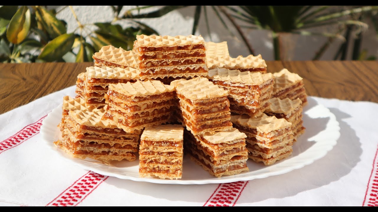 Foi de napolitana cu crema de caramel si nuca coapta - YouTube