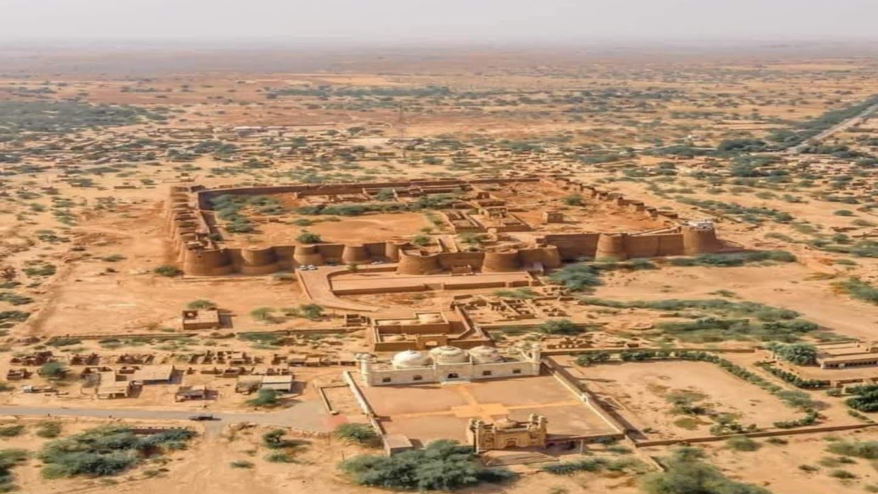 Most Beautiful Mud house King badshah desert Cholistan 🏝️ - YouTube