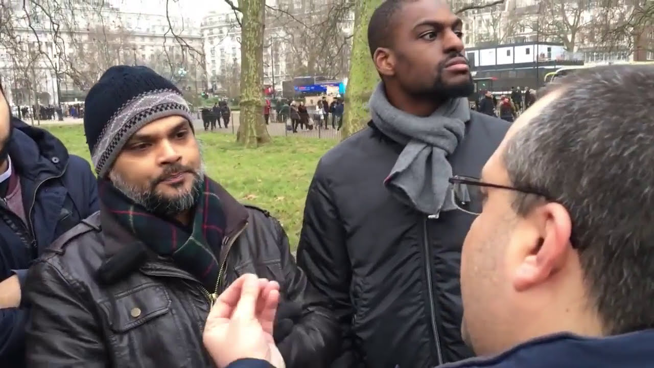 Br Hashim debates a Christian Speakers Corner - YouTube