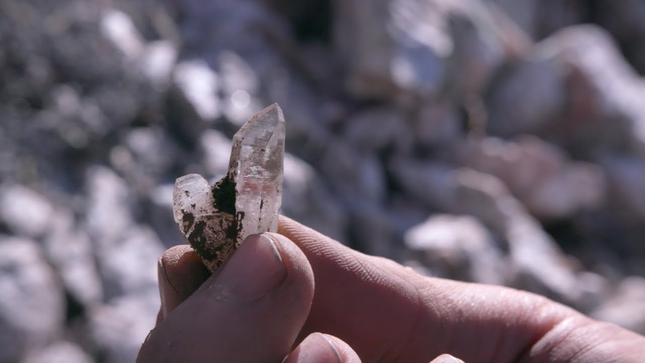 Exploring Abandoned Mines and Finding Quartz in Arizona - YouTube