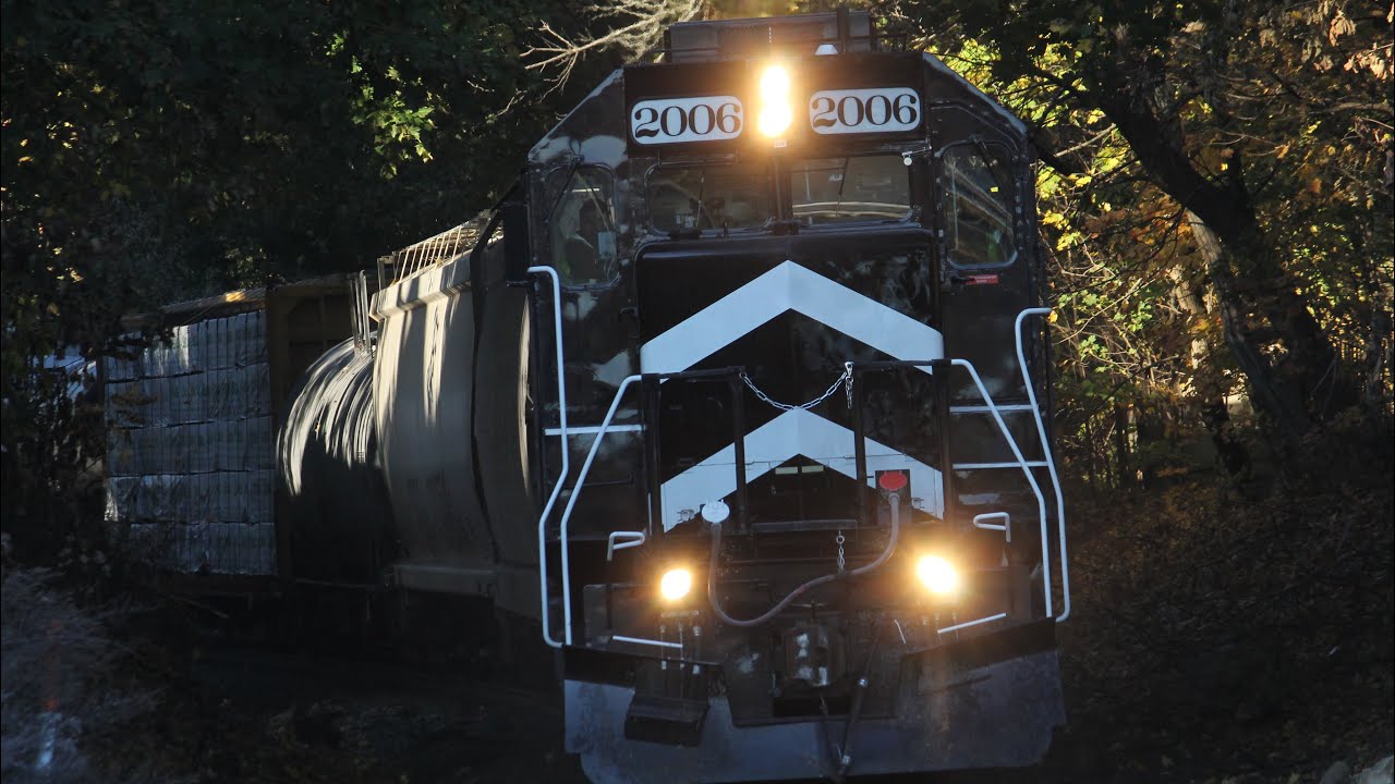Dover & Delaware River Railroad RP-1 and NJT Train 1074 at Netcong ...