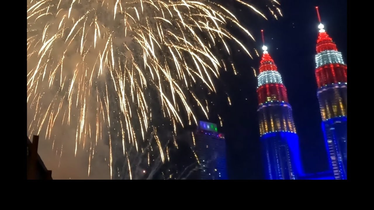 Don't Miss The Incredible Merdeka Fireworks Display At KLCC Petronas ...