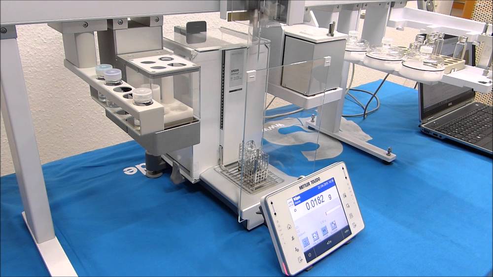 Axel Semrau CHRONOS Taking A Sample Weight - YouTube