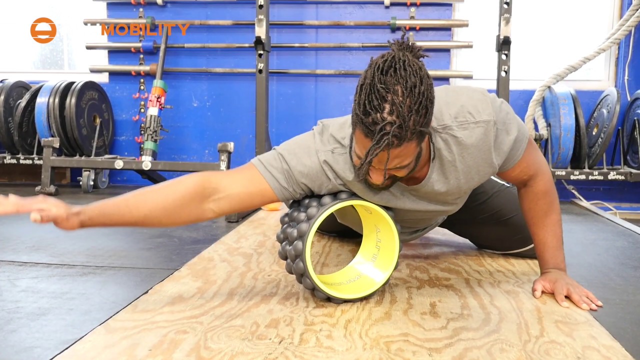 Acumobility Ultimate Back Roller - Pec Rolling - YouTube