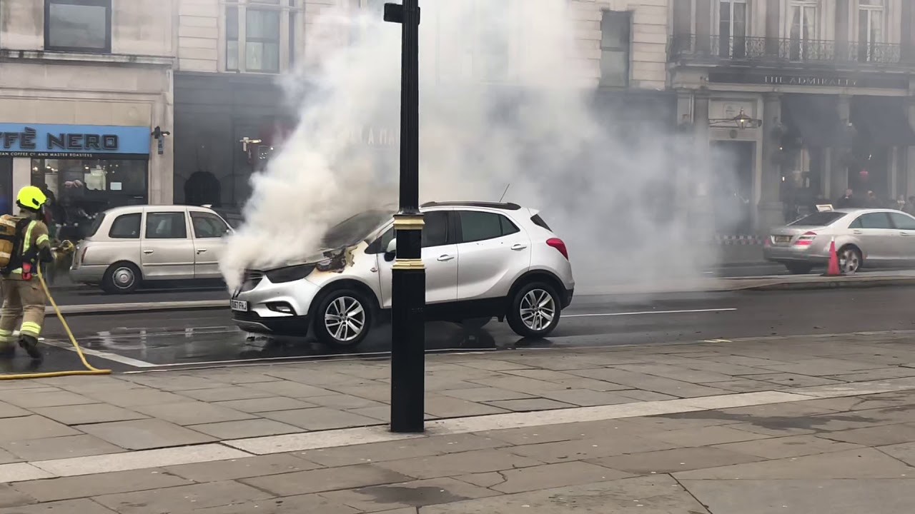 Car on Fire In London Trafalgar Square - YouTube