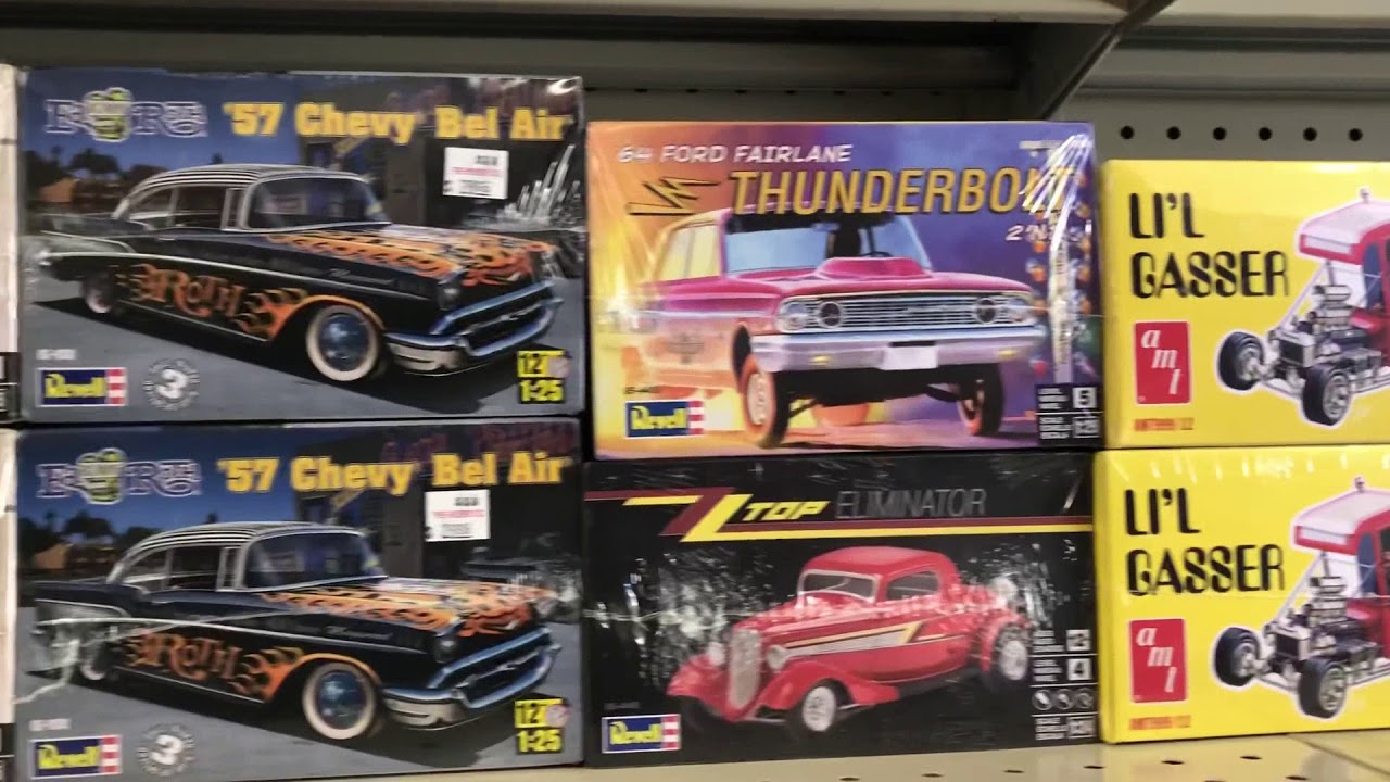 Checking out Hobby company on Oahu!! Lots of kits to choose from ...