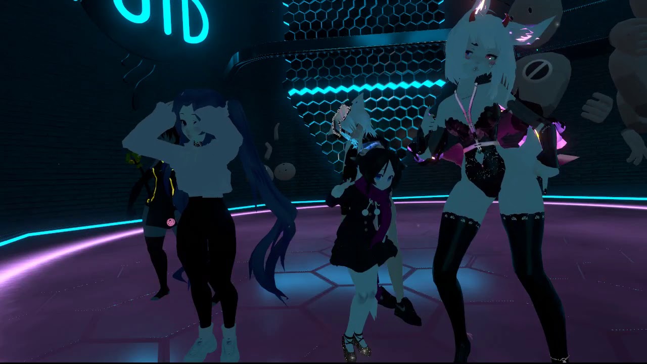 Konata and Kyokeru Dance a Medley at Void Club - YouTube