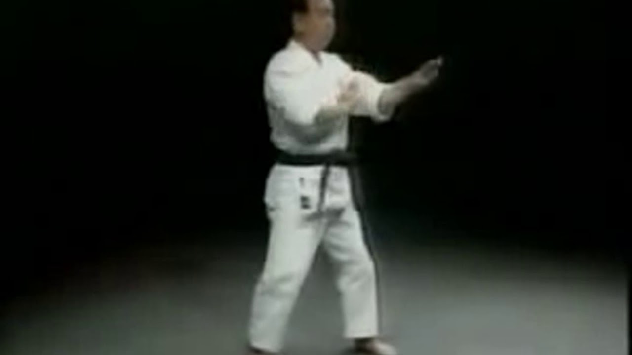 Kata Shinsei Master Mabuni Kenzo - YouTube