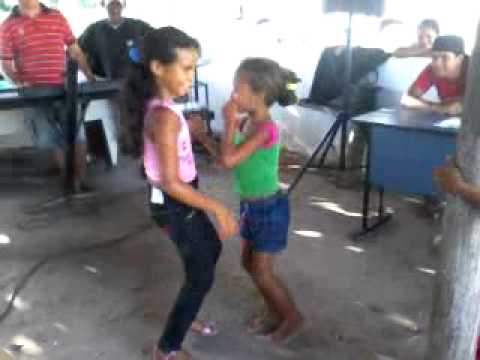 meninas dançando forro nas capoeira afonso cunha - YouTube