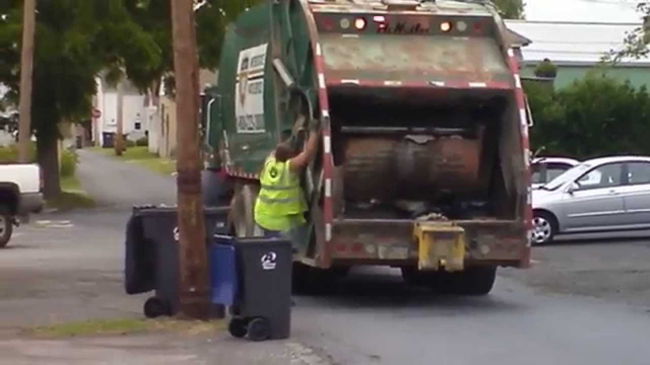 Interstate Waste Services Truck 3026 - YouTube