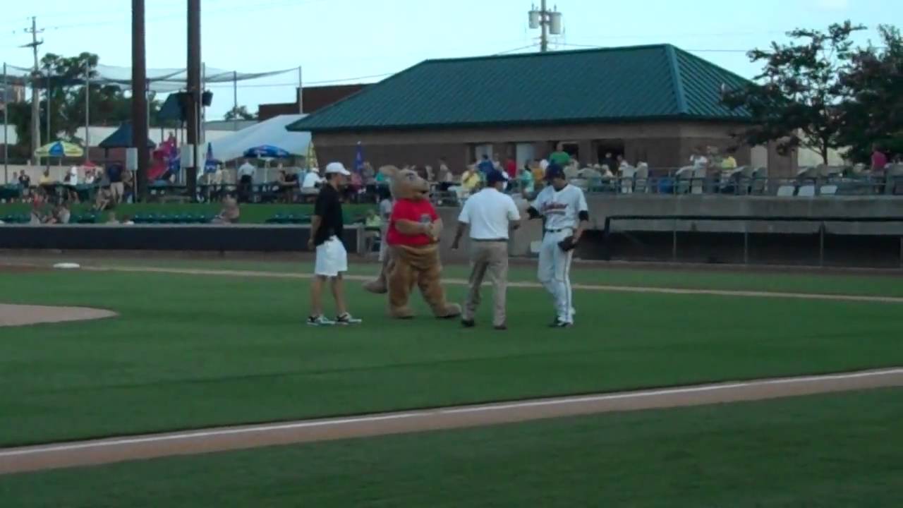 THE TENTH INNING | Read-a-Roo | Baseball Memories | UNC-TV - YouTube