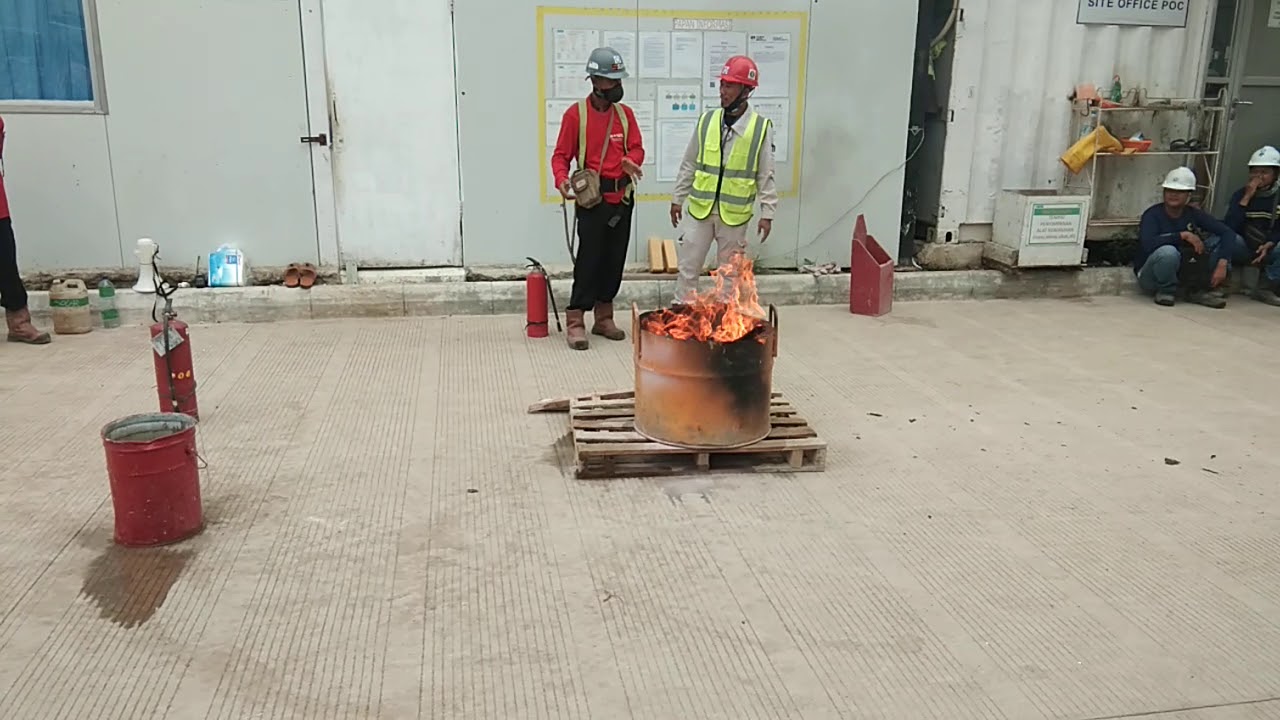 Cara memadamkan api dengan apar. - YouTube