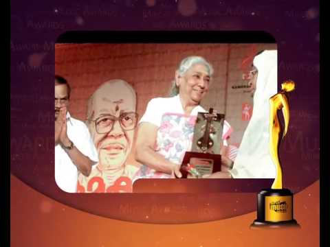 S Janaki Recieving 'LIFE TIME ACHEIVEMENT AWARD' at the 6th Mirchi ...