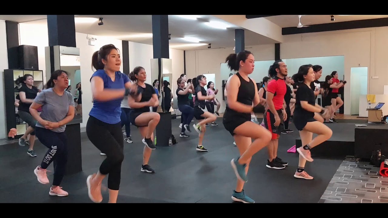 CAMP MILITER " STARSGYM BATAM " BODY COMBAT CLASS MUAYTHAI - YouTube
