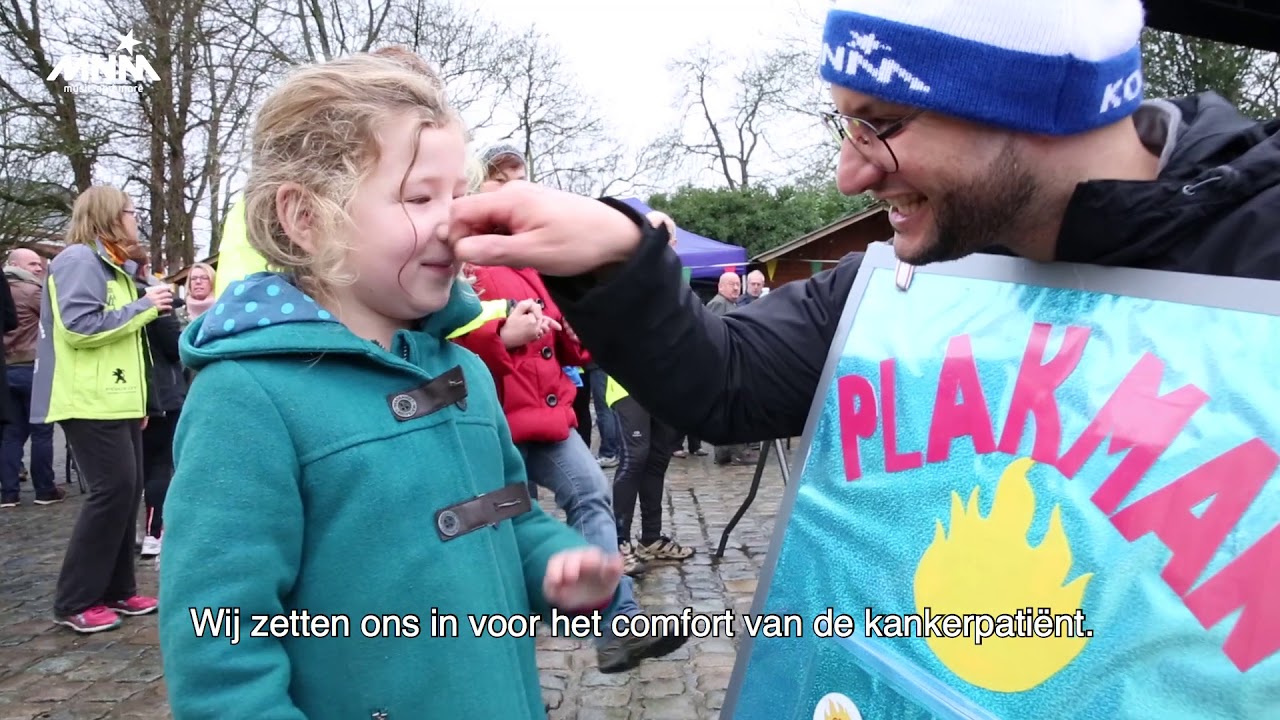 MNM: Plakman Brahim gaat lopen en dansen voor het goede doel - YouTube