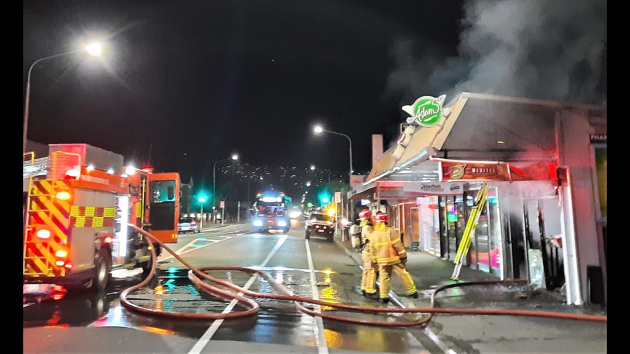 BREAKING NEWS : Building fire in Sydenham - YouTube