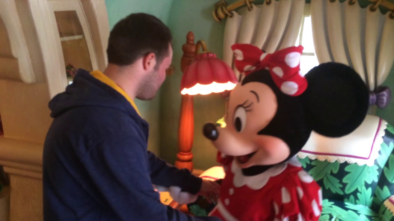 Meeting Minnie Mouse inside of her House at Disneyland Anaheim, CA ...