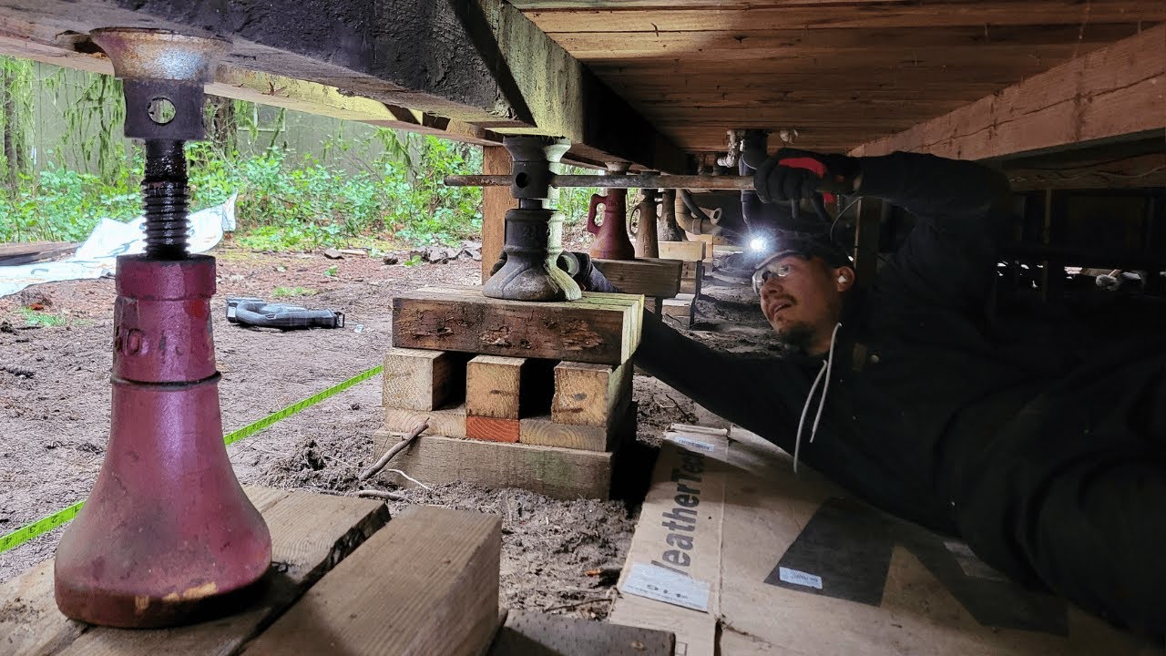 Cribbing & Jacking Up My Cabin on Temporary Beams - YouTube