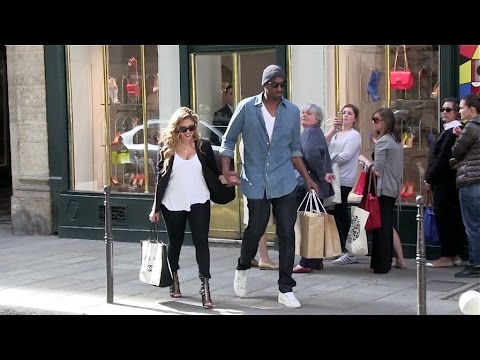 EXCLUSIVE - Kobe Bryant and wife Vanessa show PDA in Paris