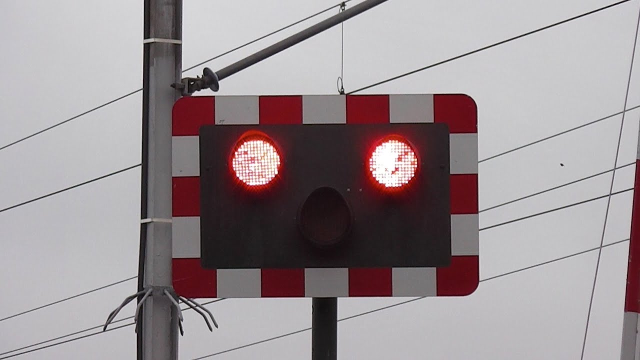 Level Crossing at Burrow Road, Sutton - YouTube