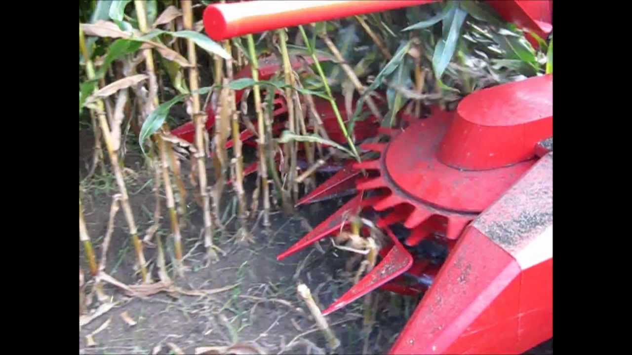 Tablier à maïs rotatif F64 pour ensileuse traînée - YouTube