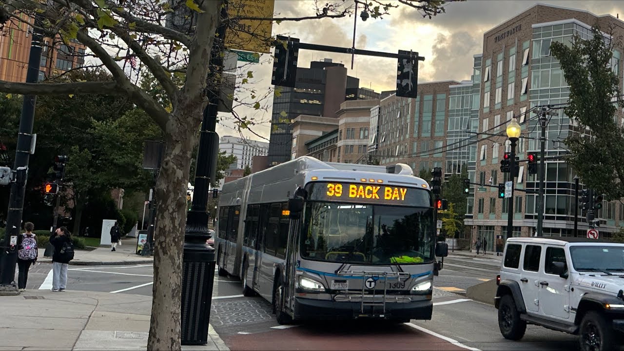 Silver Line Bus on thé 39 - YouTube