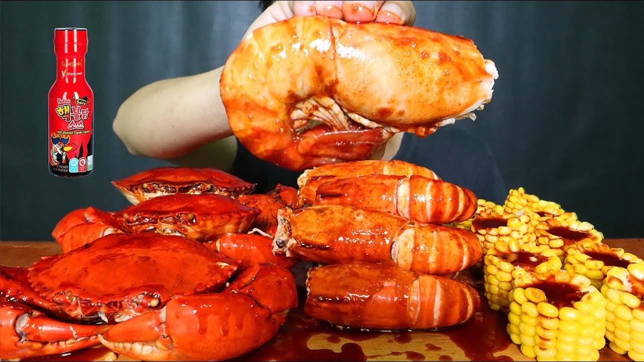 Udang jumbo, kepiting jumbo, jagung manis disiram saos samyang nuclear ...