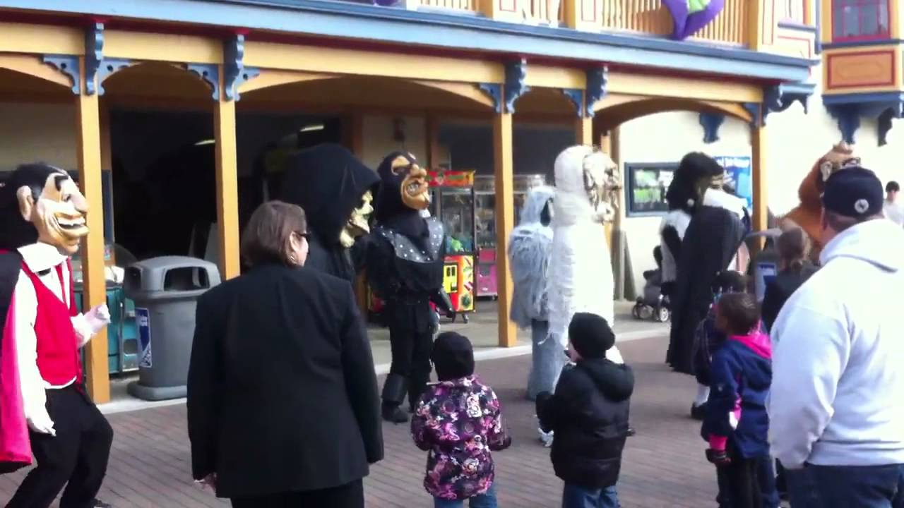 Cedar point Halloween - YouTube
