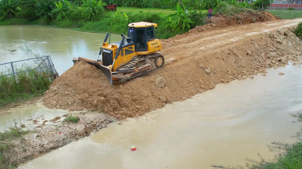 The Dozer That Changed Road Construction Forever - YouTube