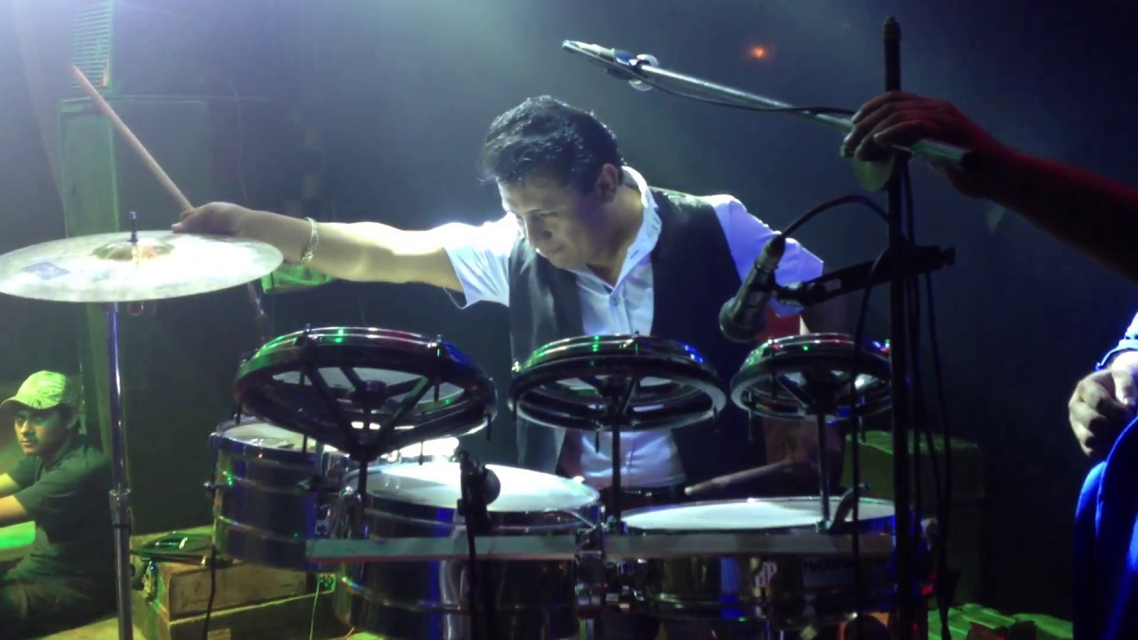 Alex Castillo y Hugo Ruiz en los Timbales - YouTube