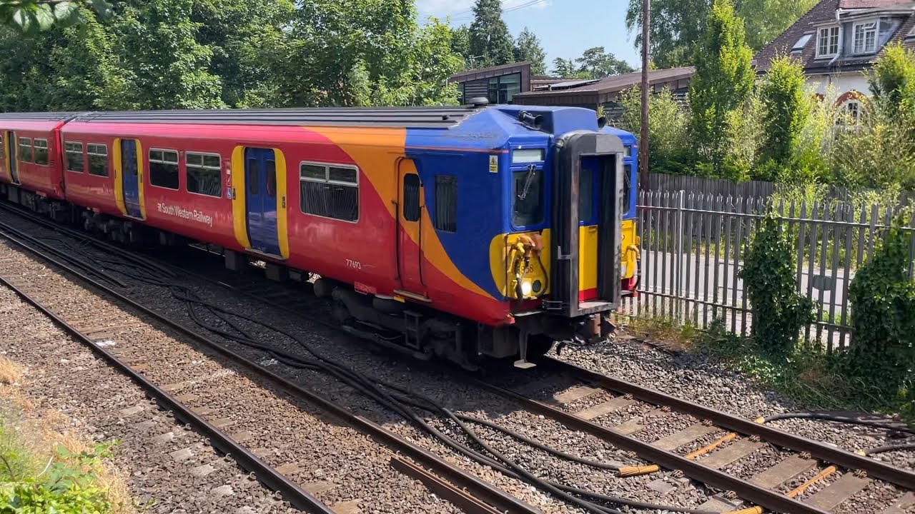 Class 455 - BR Second Generation | 455858 | South Western Railway - YouTube