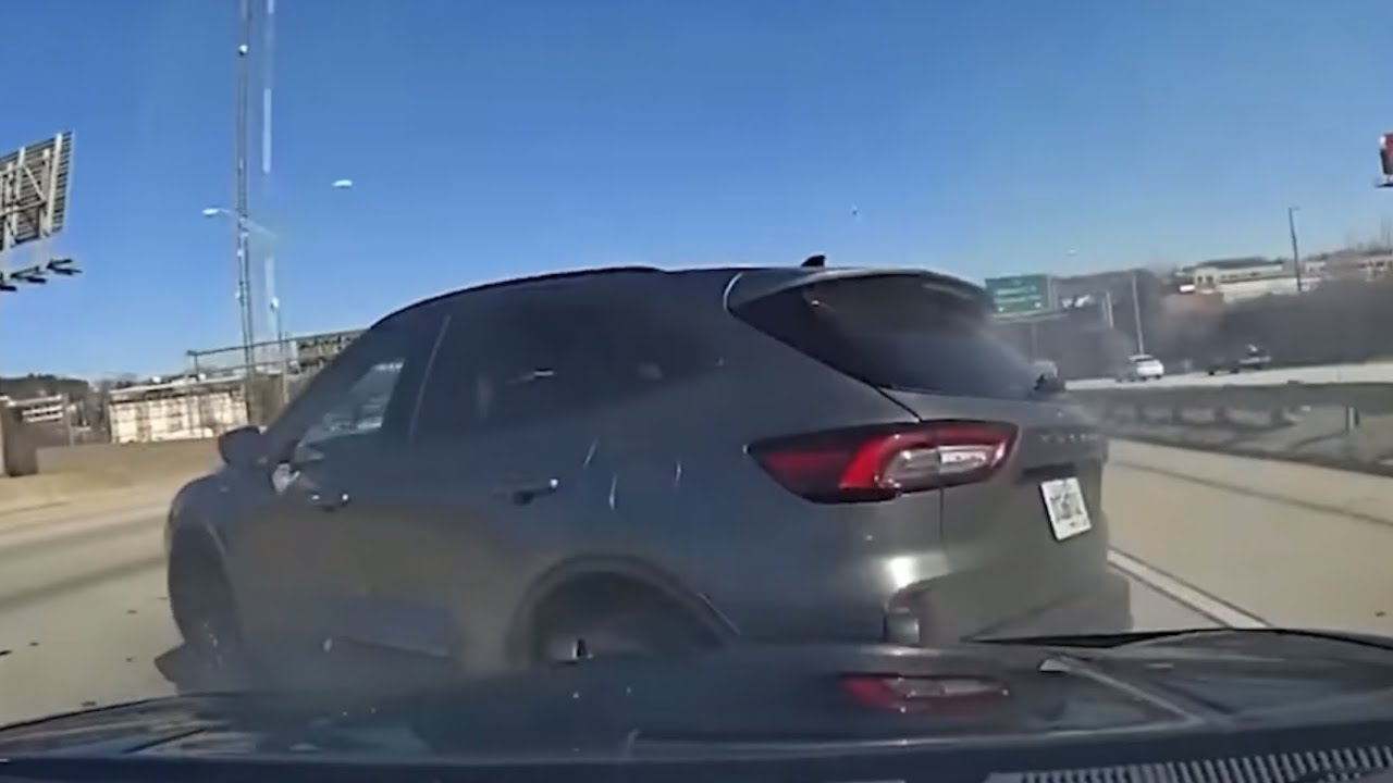 Armed suspects try to flee police while throwing guns out the window 🤦🏾 ...