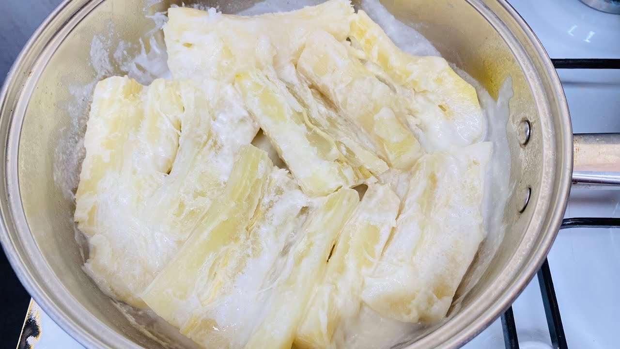 How To Cook Cassava Covered With Coconut Milk// Jinsi Ya Kupika Muhogo ...