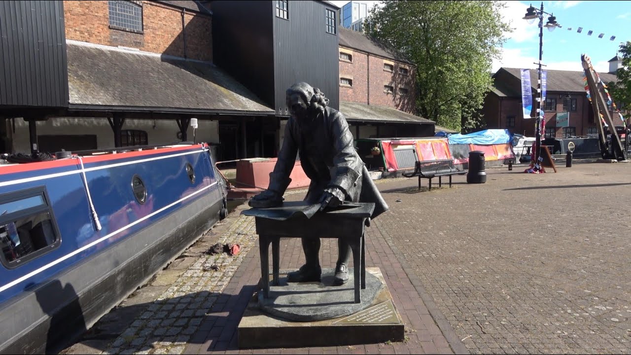 Ep101 Sutton Stop & A Strange Dock - YouTube