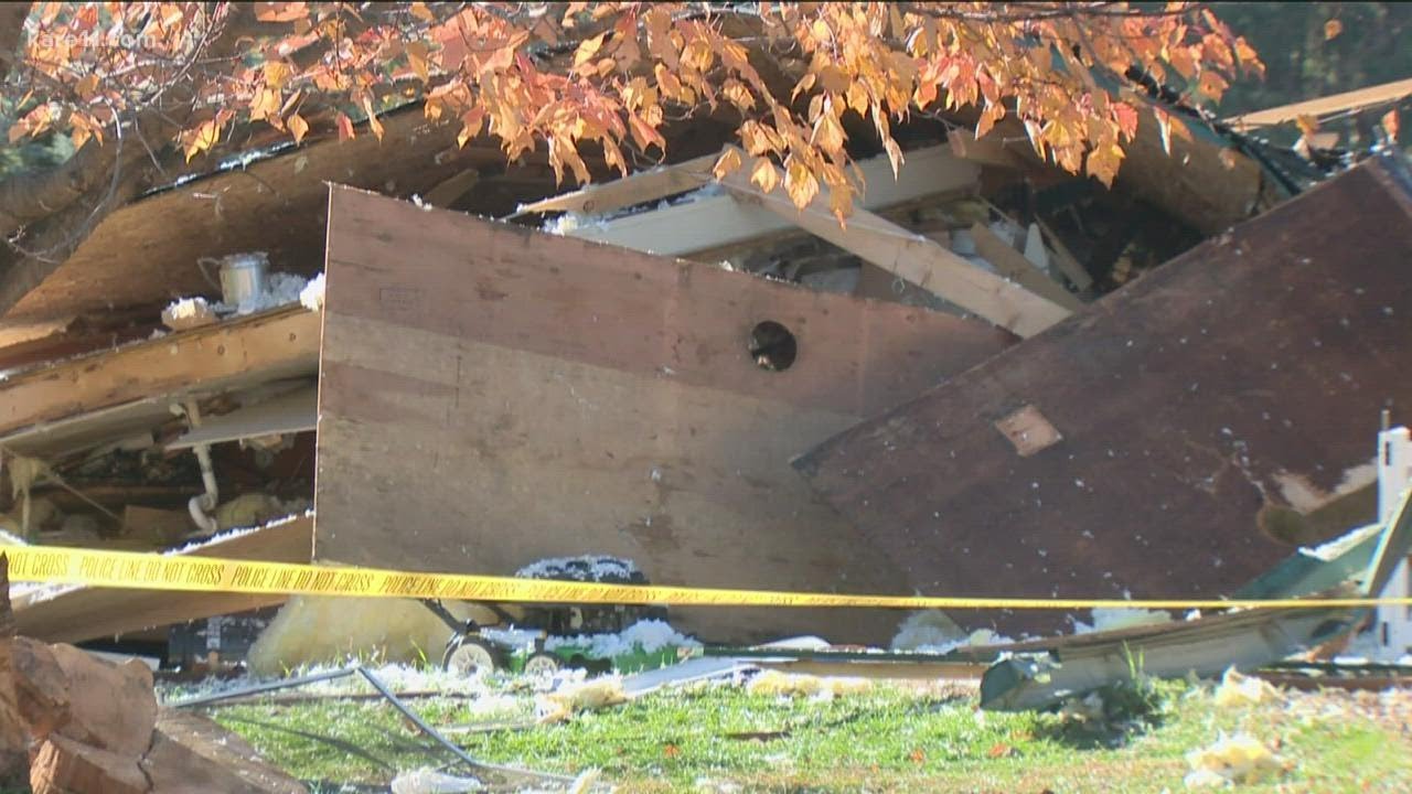 Five injured in Isanti County home explosion - YouTube