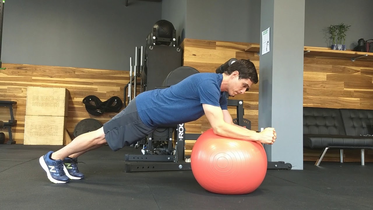 Ball plank push-pull - YouTube
